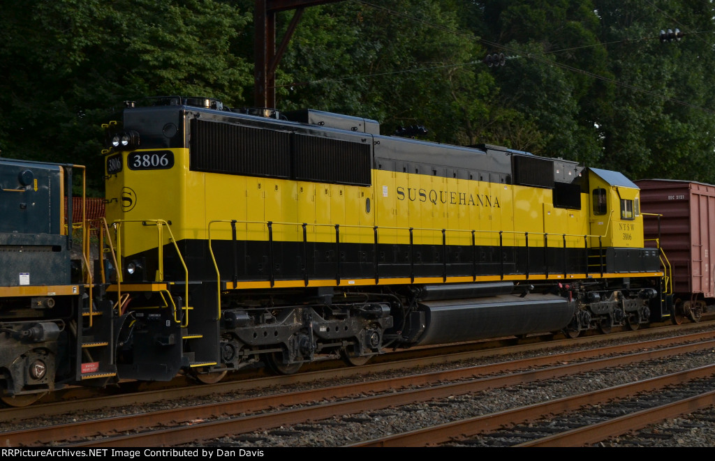 Brand New NYSW SD60 3806 on Q410-06
